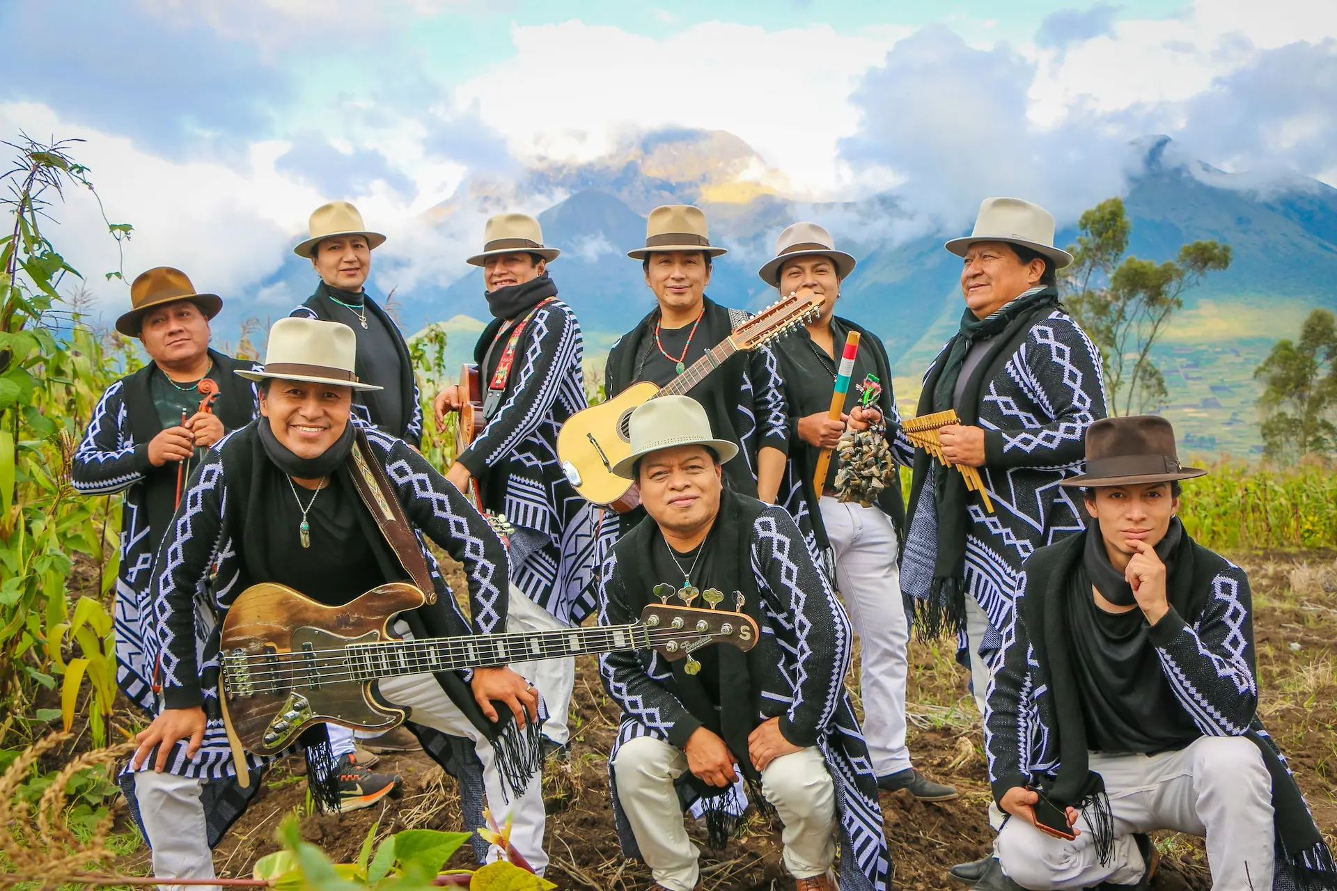 La Épica Travesía del Grupo SISAY desde Otavalo a Japón